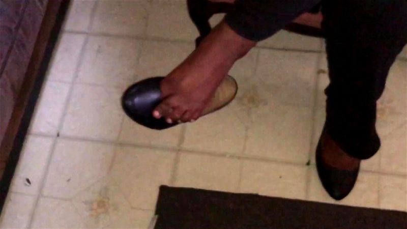 Shoeplay Porn Office Shoeplay And Candid Feet Videos Spankbang